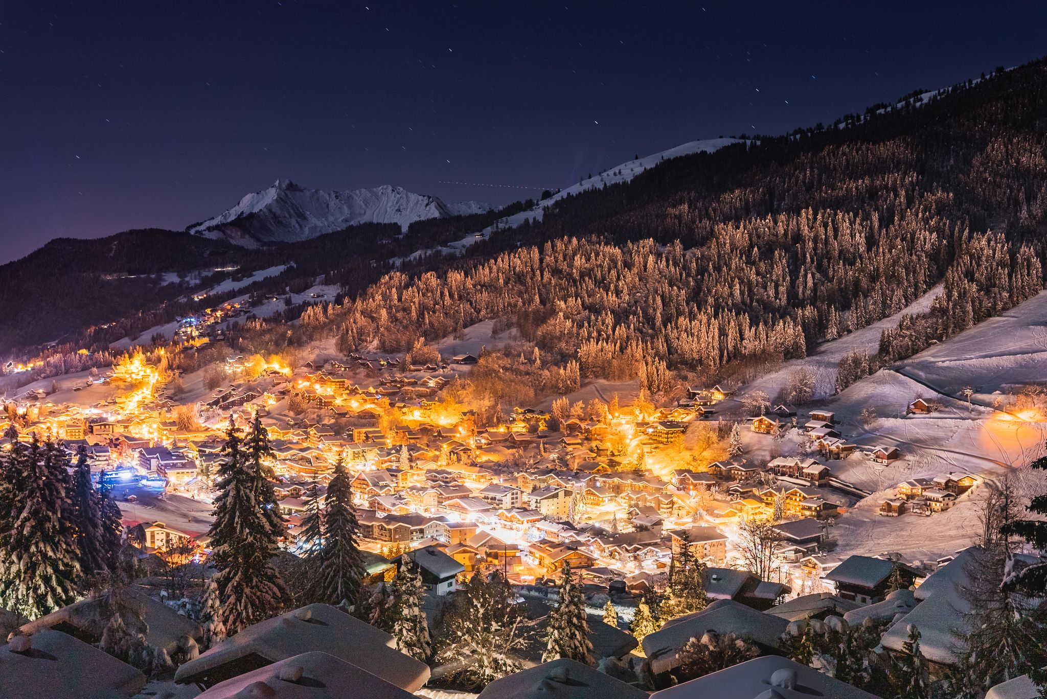 Les Gets at Night: Après-Ski Atmosphere and Cozy Evenings
